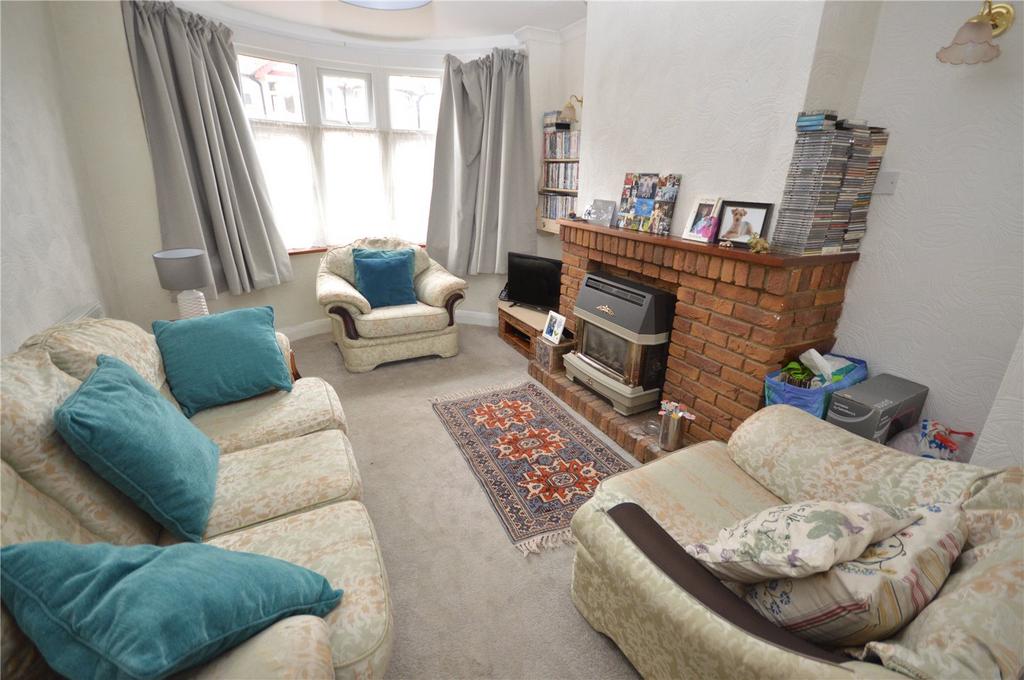 Runfold Avenue, Luton, Bedfordshire, LU3 3 bed terraced house for sale ...