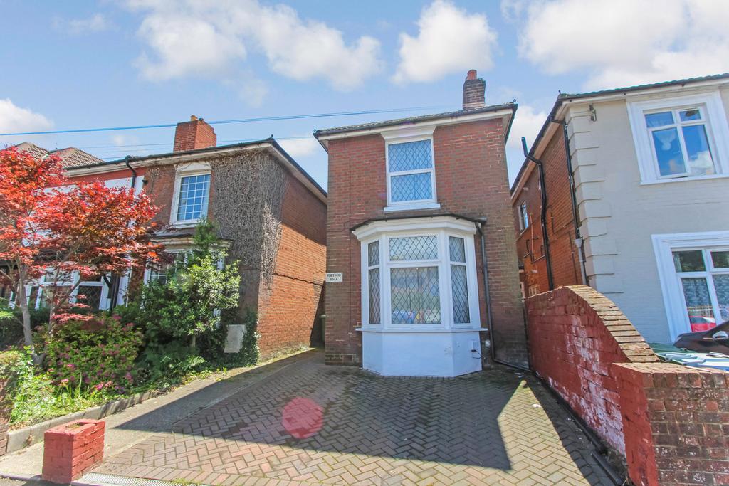 Hampshire SO15 3 bed detached house - £280,000