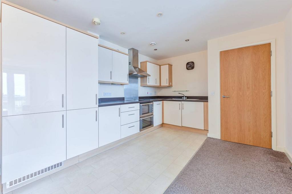 Northolt Road, South Harrow, Harrow, HA2 2 bed flat - £2,000 pcm (£462 pw)