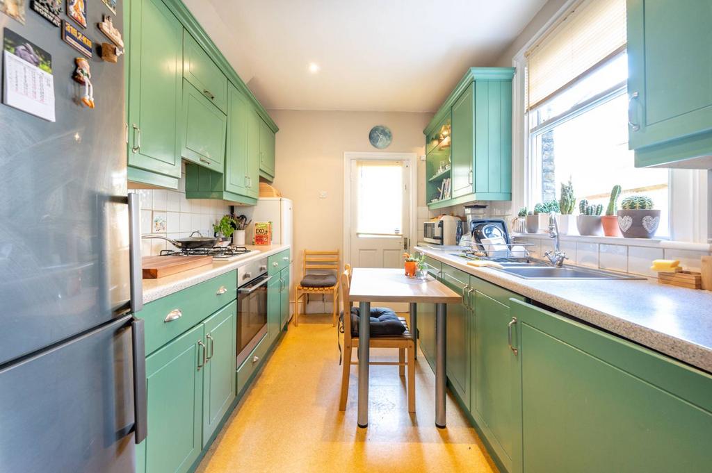 Torrens Square, Stratford, London, E15 3 bed terraced house - £535,000