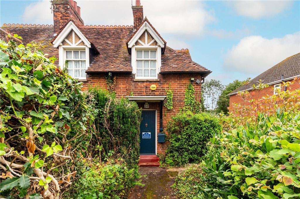 Old French Horn Lane, Hatfield, Hertfordshire 3 bed semi-detached house ...