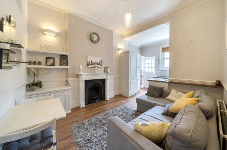 Balham Grove London SW12 1 bed apartment - £2,500 pcm (£577 pw)