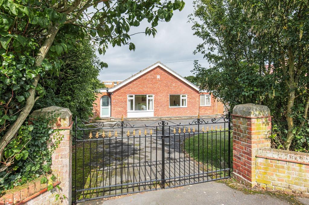 Northgate, Hunstanton, PE36 3 bed detached bungalow for sale - £485,000