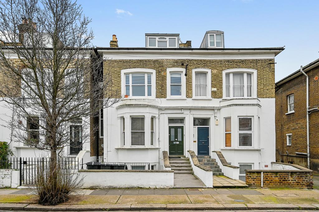 Percy Road, London W12 1 bed flat - £1,600 pcm (£369 pw)