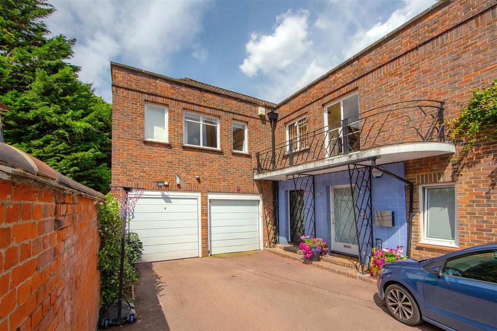 View Road, Highgate, London, N6 3 bed flat for sale - £1,950,000