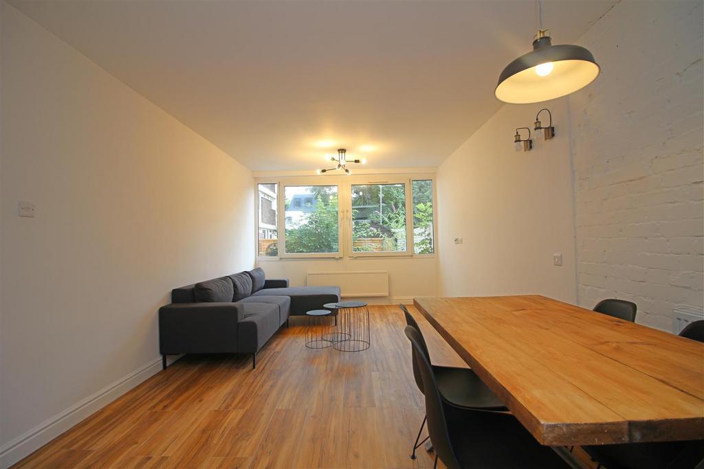 Shrubland Road, London 3 bed flat - £3,000 pcm (£692 pw)