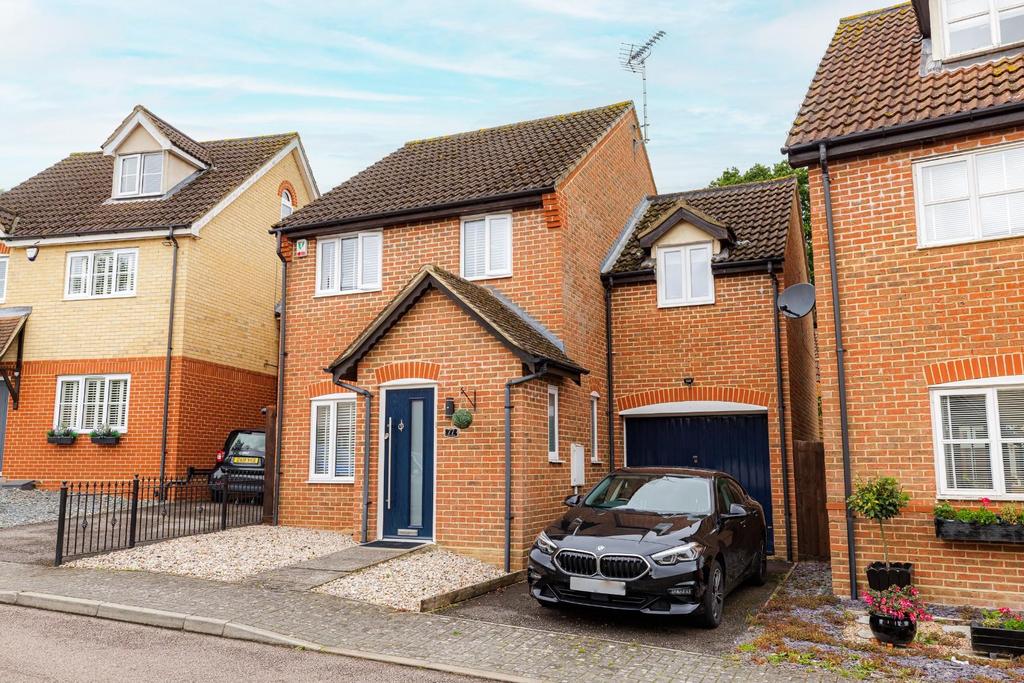 Lukins Drive, Dunmow 3 bed detached house for sale - £400,000