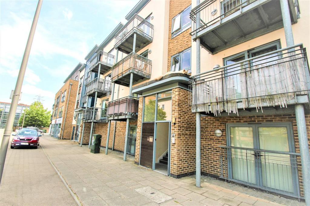 Quayside Drive, Colchester, Essex, CO2 2 bed apartment - £1,150 pcm (£ ...