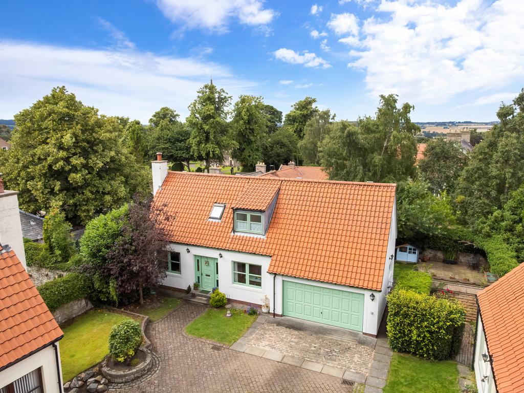 2 Byre Court, East Saltoun... 4 bed detached house - £465,000