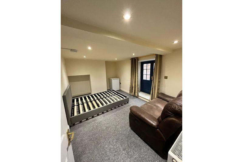 Kings Square, Bridgwater, Somerset 5 bed house share to rent - £693 pcm ...