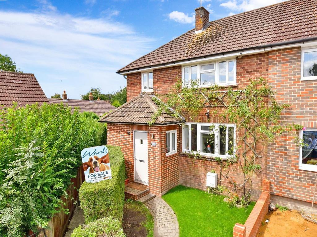 Sackville Close, Hothfield, Kent 3 bed semi-detached house for sale - £ ...