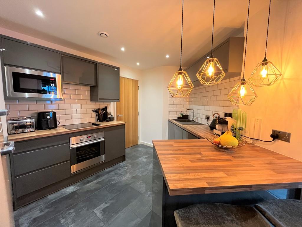 The Gateway East 1 bed apartment - £1,050 pcm (£242 pw)