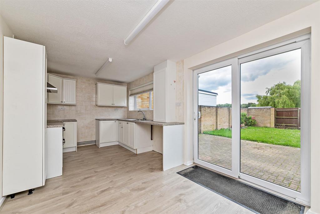 Pinewood Close, St. Albans 3 bed end of terrace house - £2,300 pcm (£ ...