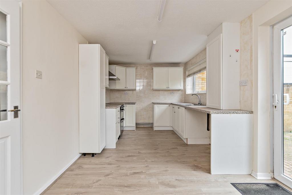 Pinewood Close, St. Albans 3 bed end of terrace house - £2,300 pcm (£ ...