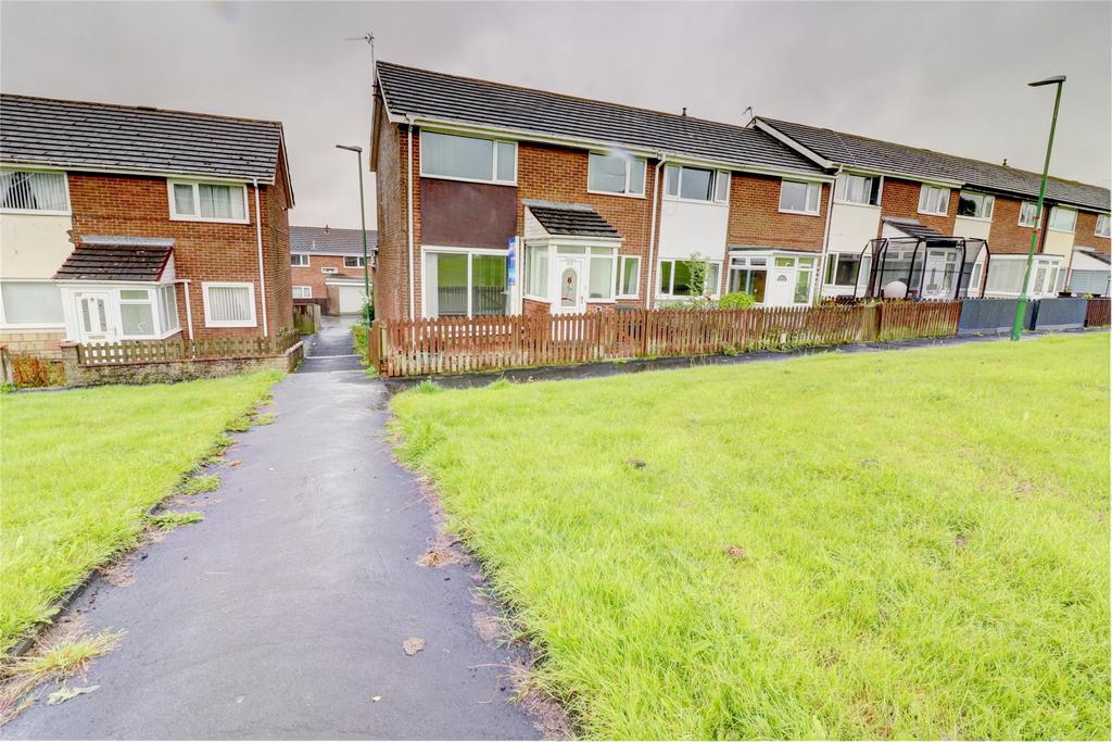 Iveston Road, Delves Lane, Consett, DH8 3 bed terraced house - £95,000