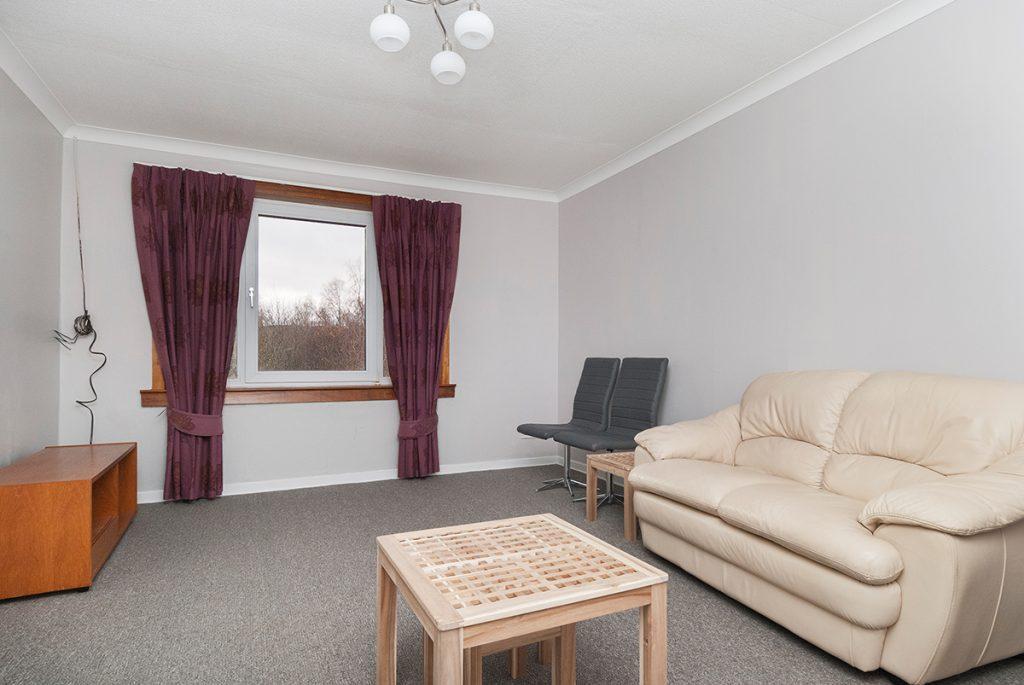 2320L – Redhall Drive, Edinburgh... 3 bed flat - £1,590 pcm (£367 pw)