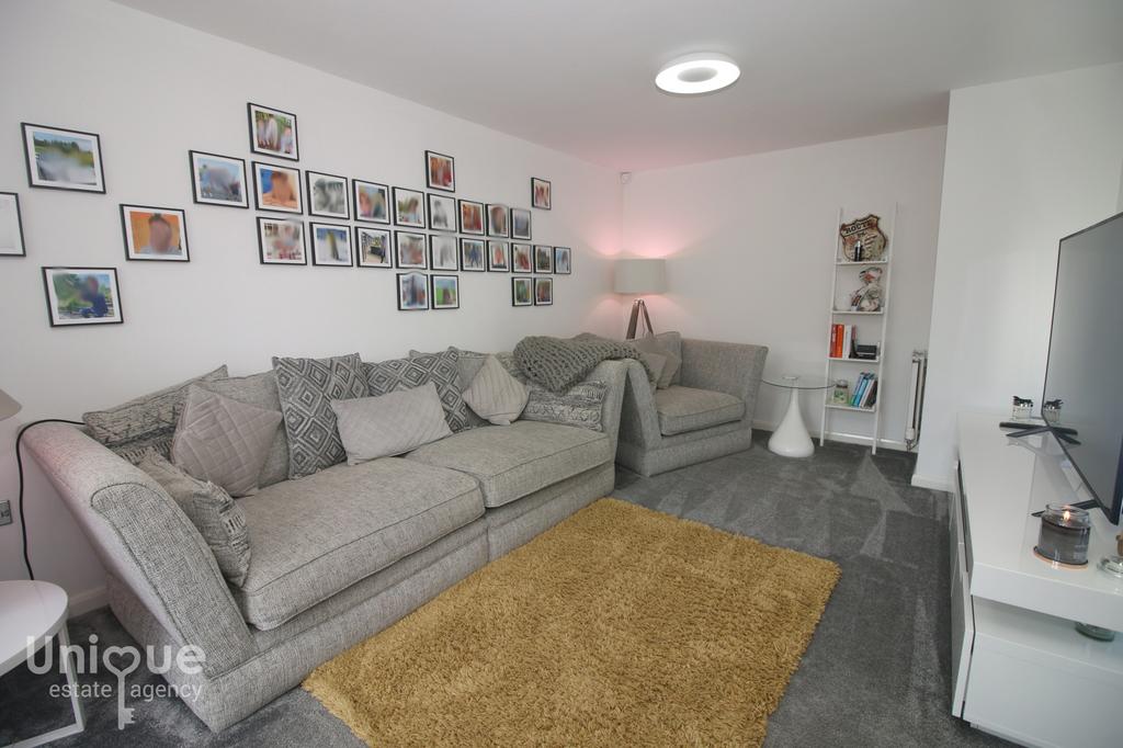 Hawthorn Drive, Thornton-Cleveleys, FY5 4 bed detached house - £274,950