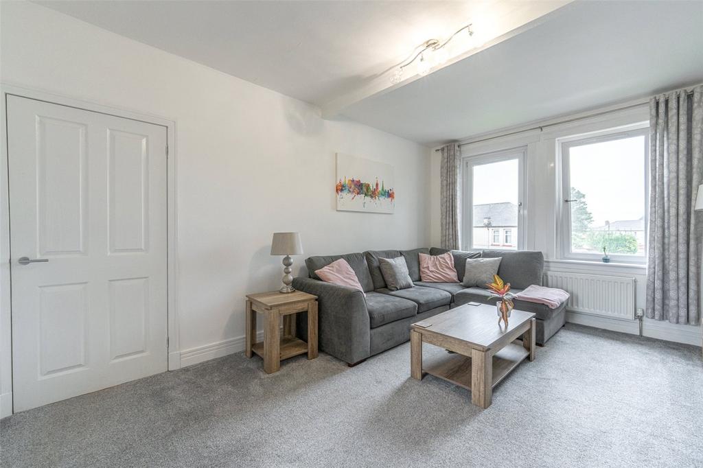 34/1 Stenhouse Crescent, Edinburgh, EH11 2 bed flat - £174,995