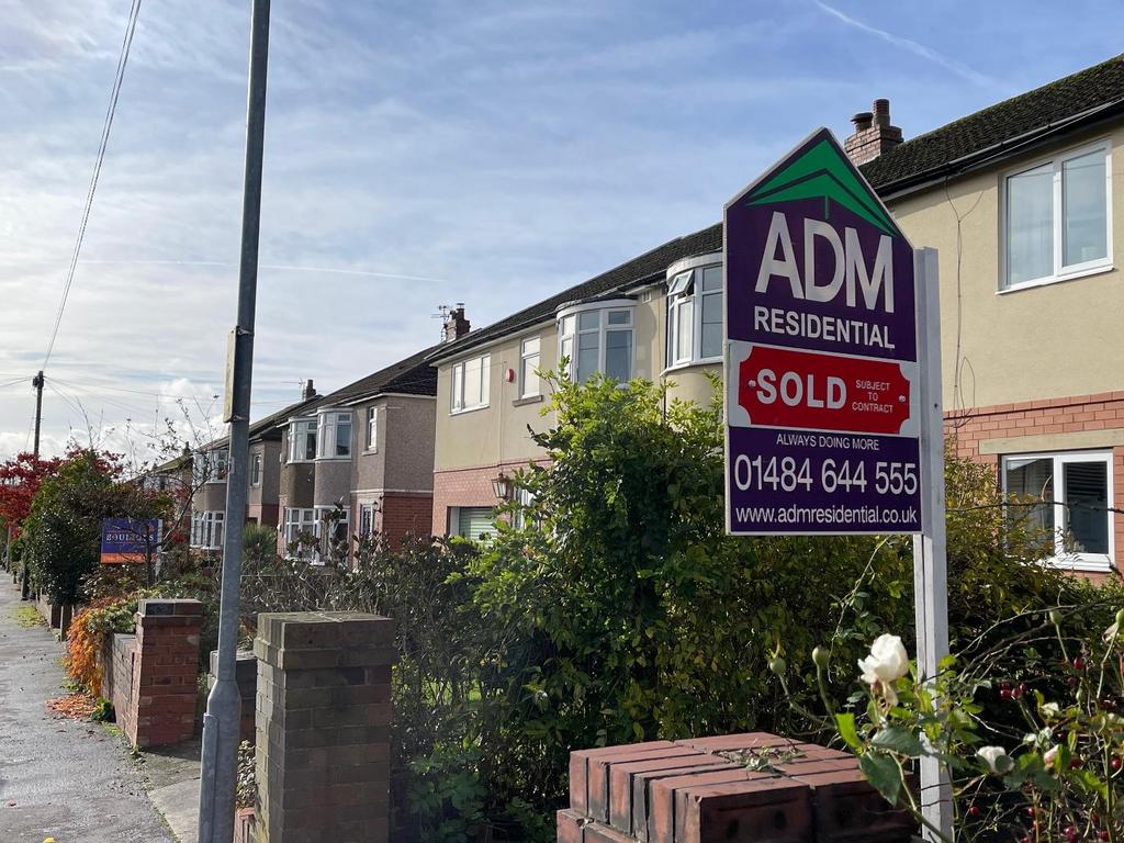 Kennedy Avenue, Huddersfield 4 bed semi-detached house - £267,000