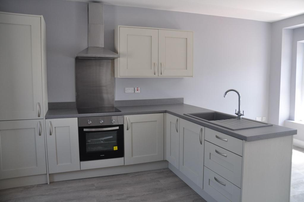 Flat, Holyhead, LL65 1 bed apartment - £500 pcm (£115 pw)