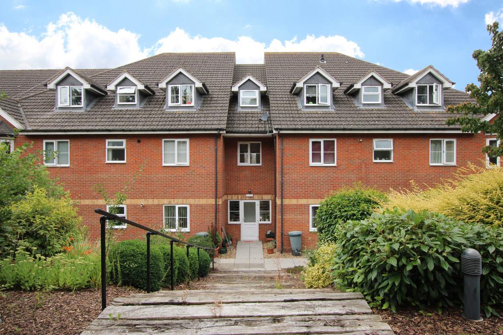 Lower Street, Kettering NN16 2 bed penthouse for sale - £155,000