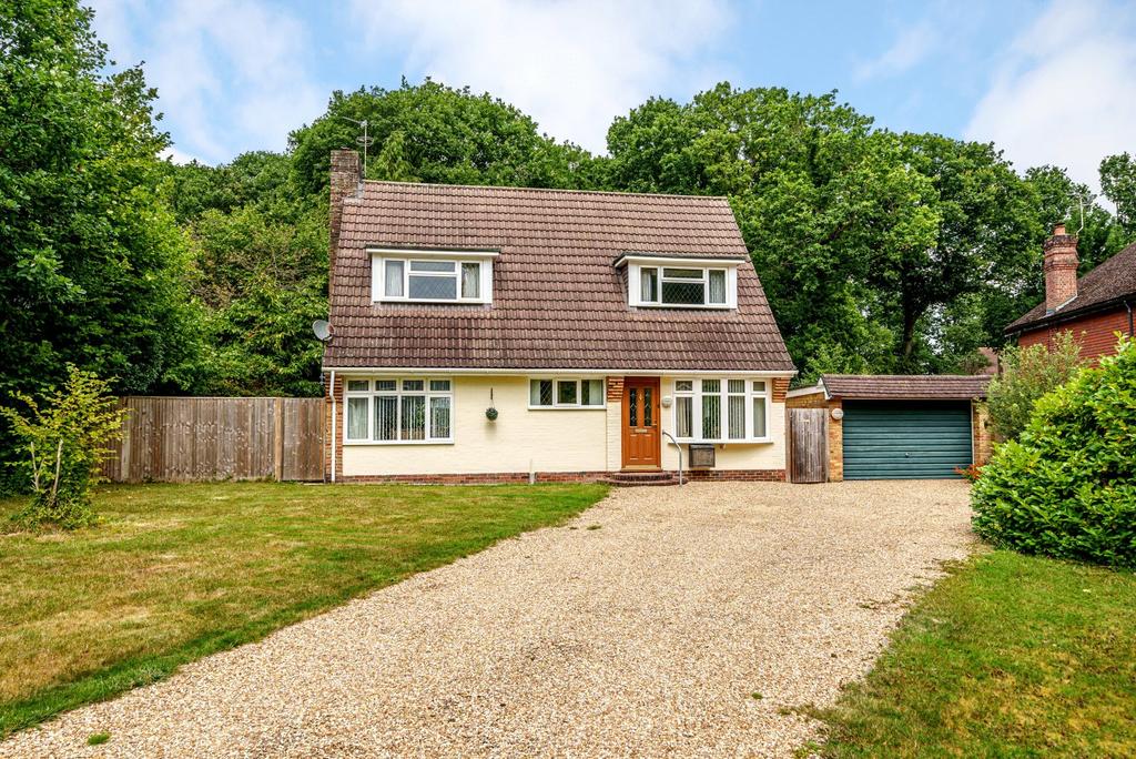 The Ride, Ifold, RH14 3 bed detached house for sale - £850,000