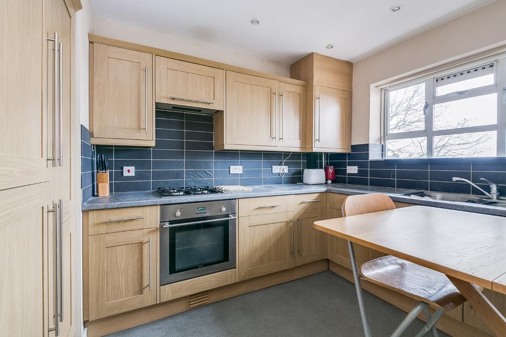Stephen Sanders Court, SW11 2 bed apartment - £1,950 pcm (£450 pw)