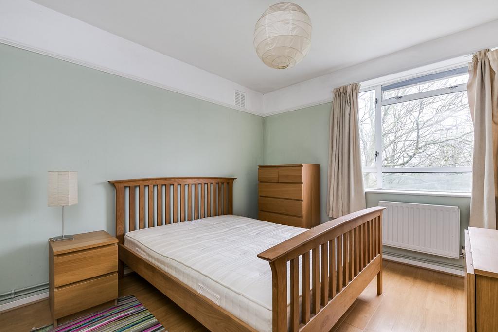 Stephen Sanders Court, SW11 2 bed apartment - £1,950 pcm (£450 pw)
