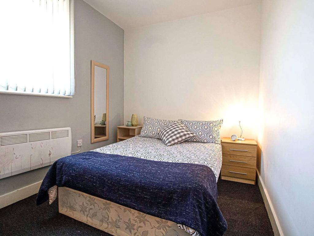 Atlas Court, 75 Heald Grove... 3 bed flat - £542 pcm (£125 pw)