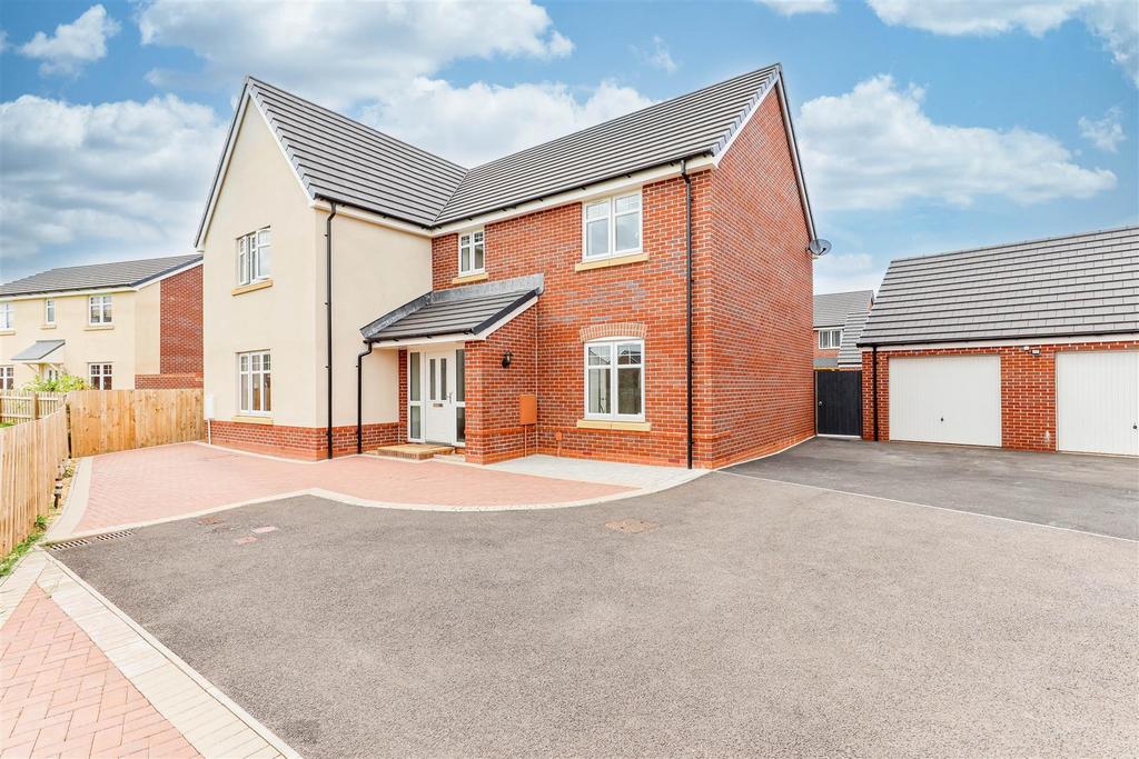 De Sully Close, Sully, Vale of... 5 bed detached house - £750,000