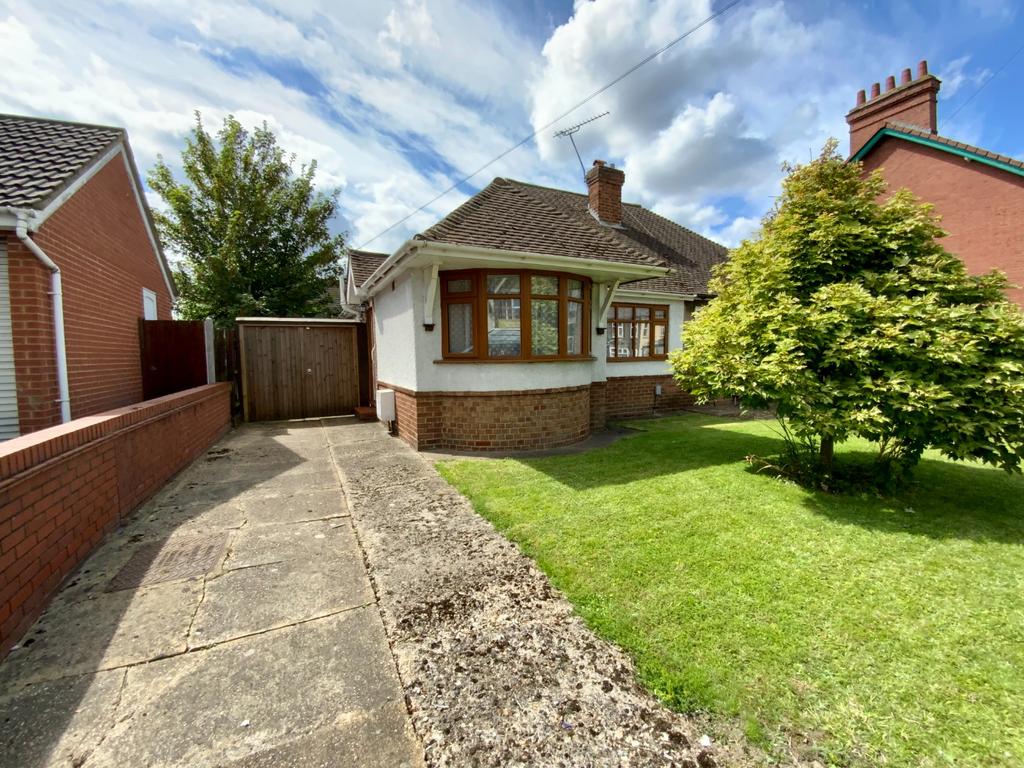 Marsh Road, Luton, Bedfordshire, LU3 2QF 2 bed semi-detached bungalow ...