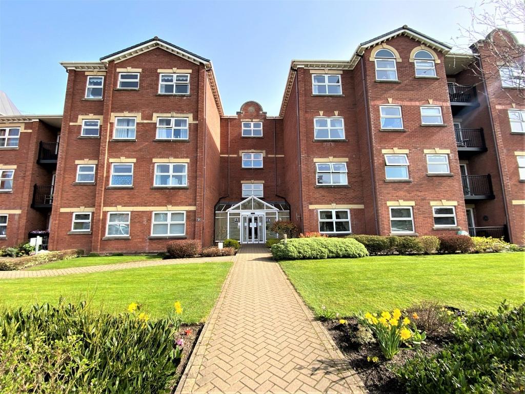 Regency Court, Park Road West... 2 bed apartment - £850 pcm (£196 pw)