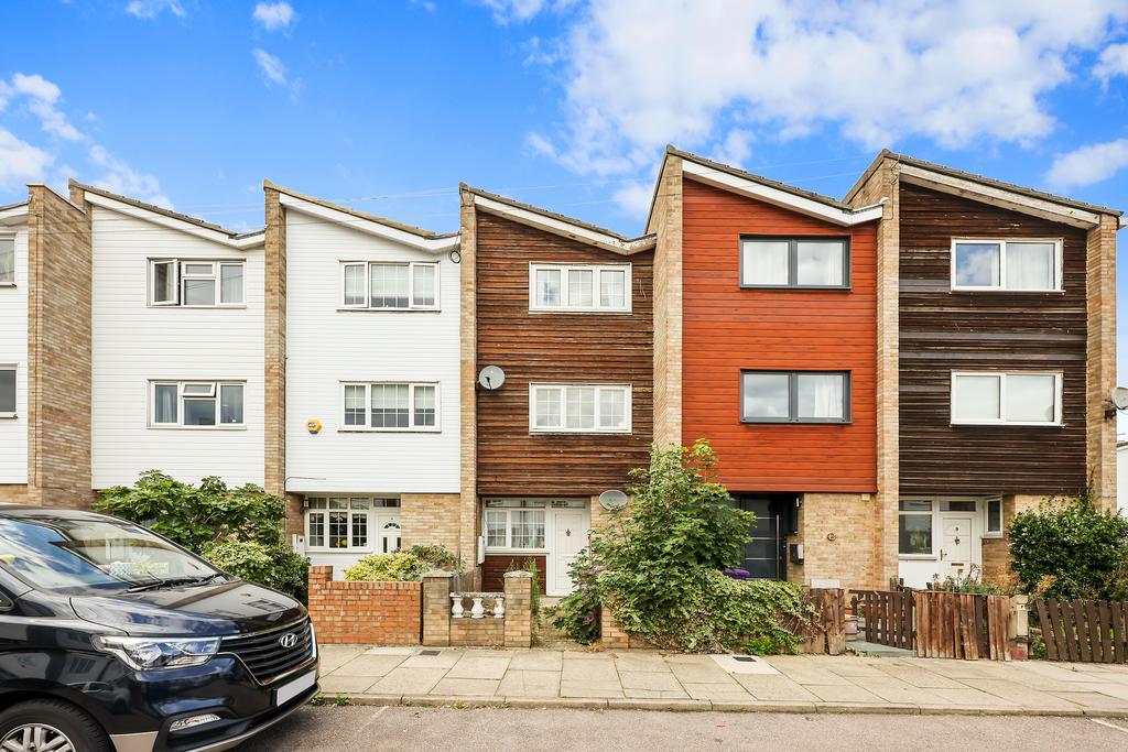 Annie Besant Close, Bow, E3 4 bed terraced house - £3,800 pcm (£877 pw)