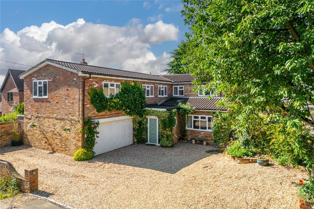 Conger Lane, Toddington, Bedfordshire, LU5 6 bed detached house for ...