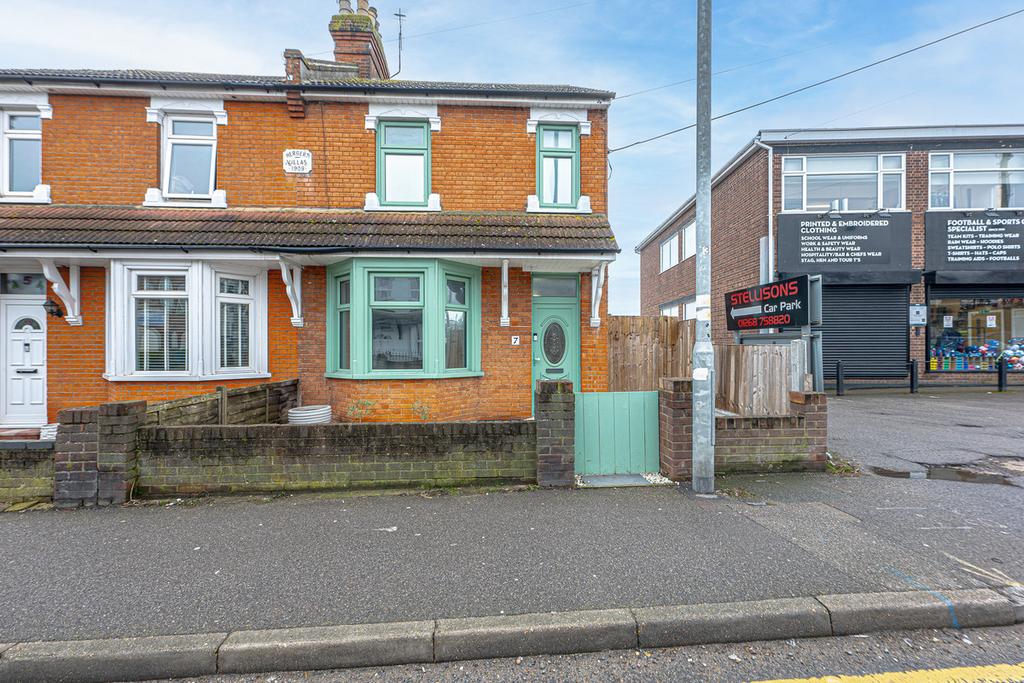 Kents Hill Road, Benfleet, SS7 2 bed semi-detached house for sale - £ ...