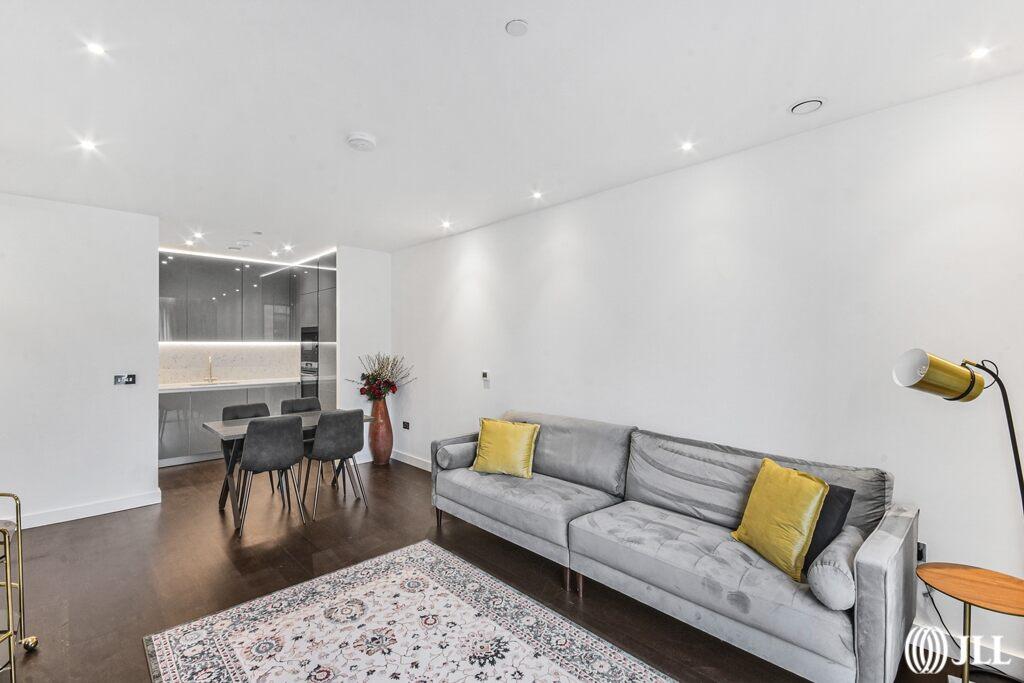 The Residence London SW11 2 bed apartment - £3,792 pcm (£875 pw)