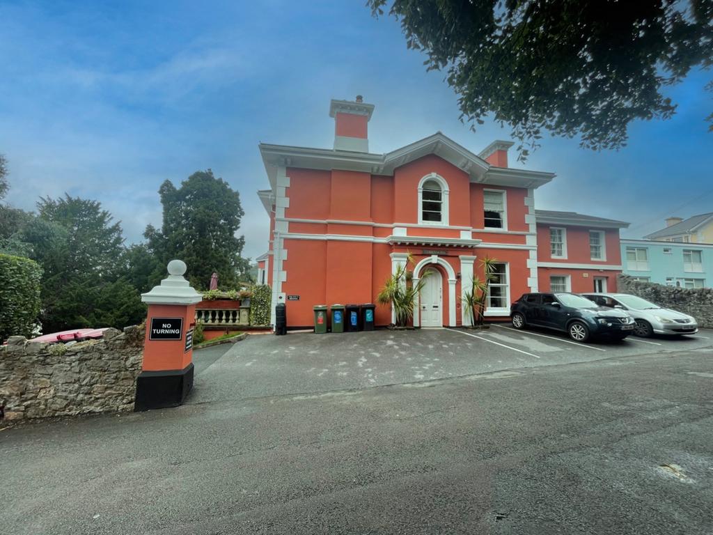 Higher Erith Road, Torquay, Devon, TQ1 1 bed apartment - £110,000