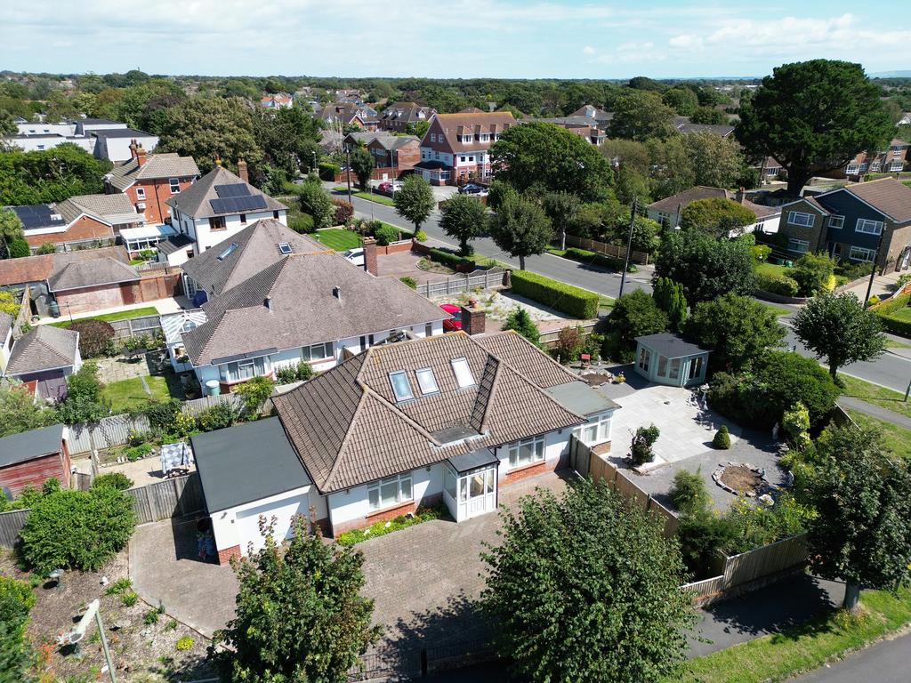 Crossmead Avenue, New Milton... 3 bed detached bungalow - £585,000