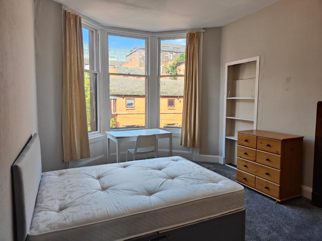 Caird Drive, Partick, Glasgow, G11 3 bed flat - £1,975 pcm (£456 pw)