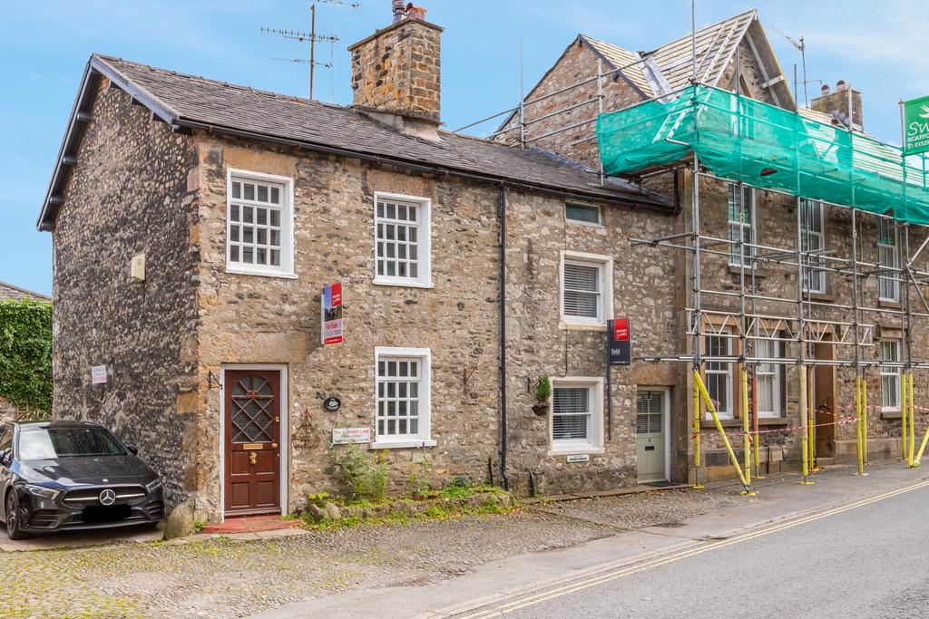 7 Main Street, Kirkby Lonsdale, LA6 2AQ 3 bed end of terrace house for ...