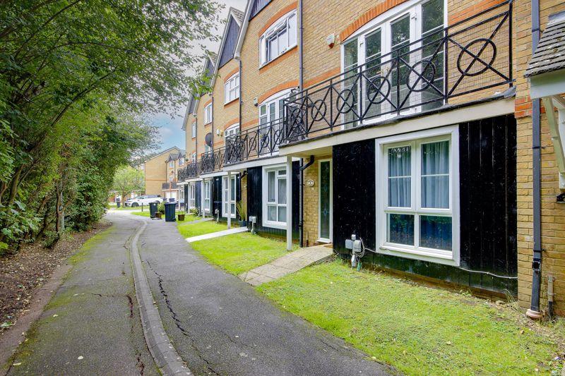 Punchard Crescent, Enfield Island Village 4 bed townhouse for sale - £ ...