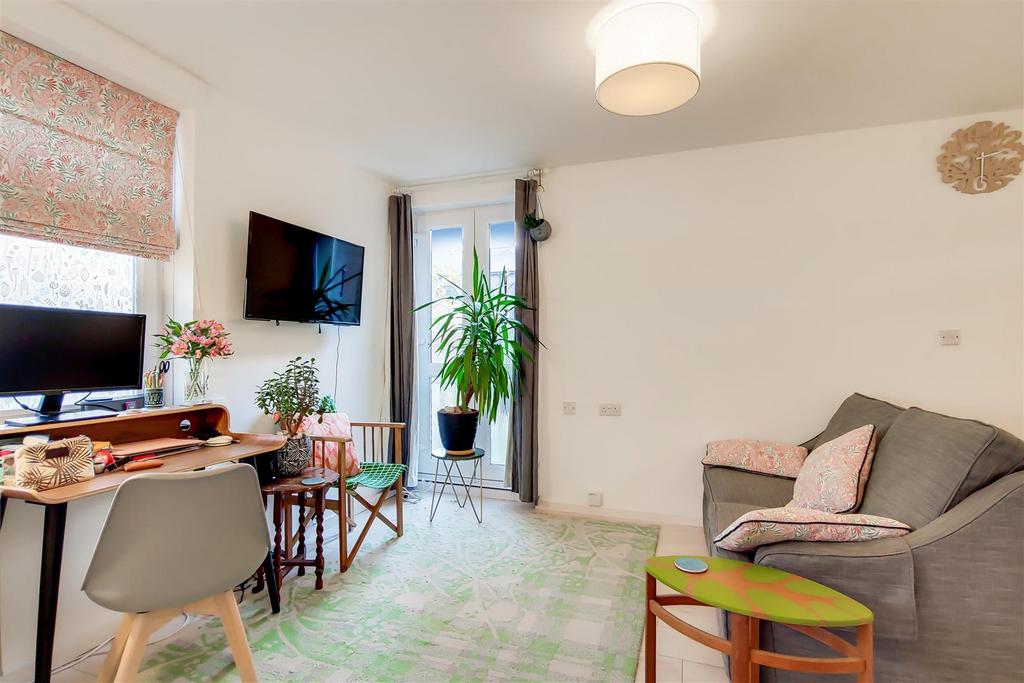 Teversham Lane, Stockwell Studio - £250,000