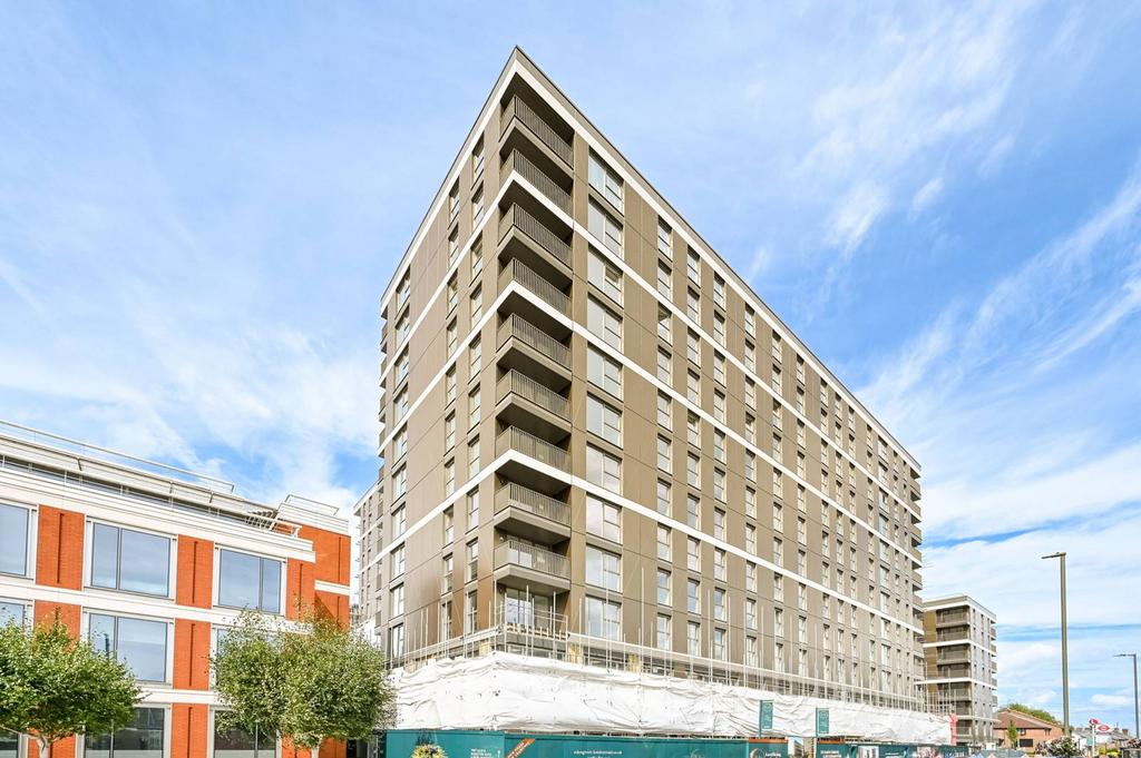 Lavender House, Staines-Upon-Thames TW18 1 bed flat - £355,000