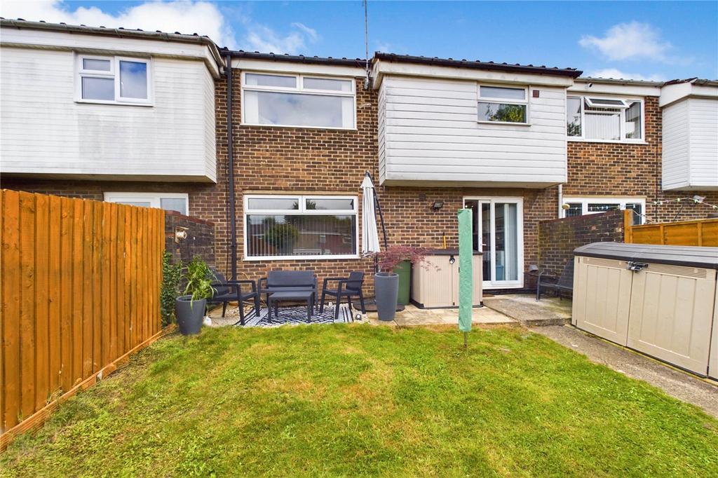 Pennine Way, Basingstoke, Hampshire... 1 bed maisonette - £170,000