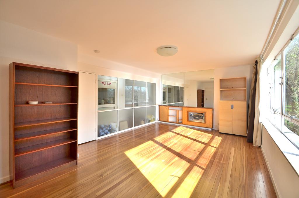 Tylney Avenue, Crystal Palace SE19 2 bed flat - £1,700 pcm (£392 pw)