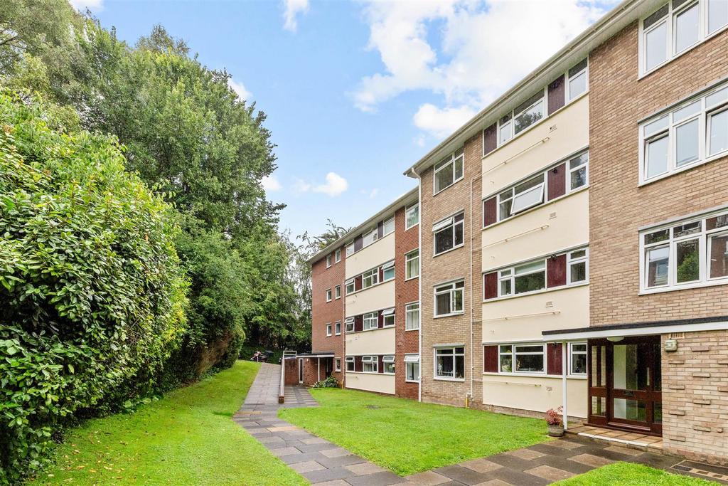 Leahurst Court Road, Brighton 3 bed apartment - £325,000