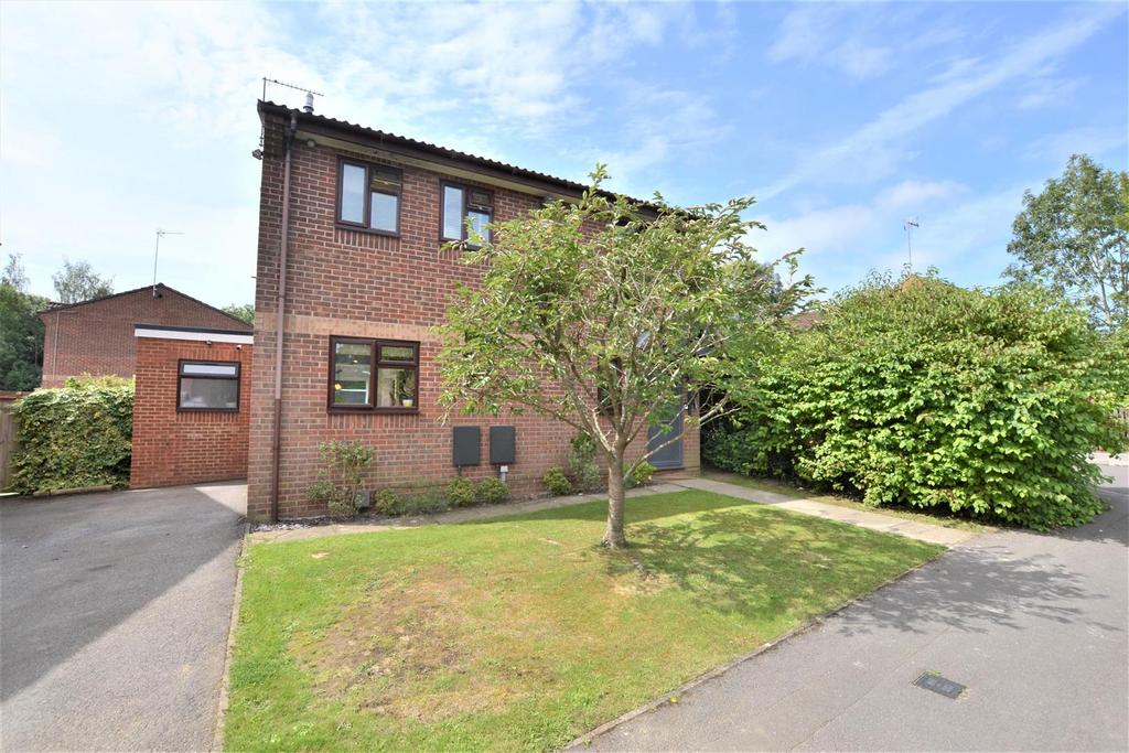 Simons Close, Basingstoke RG24 3 bed detached house - £415,000