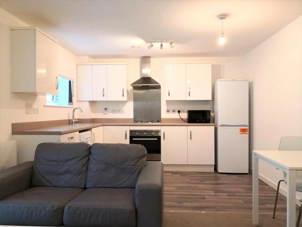 Spinner House, 1A Elmira Way... 2 bed flat - £1,200 pcm (£277 pw)
