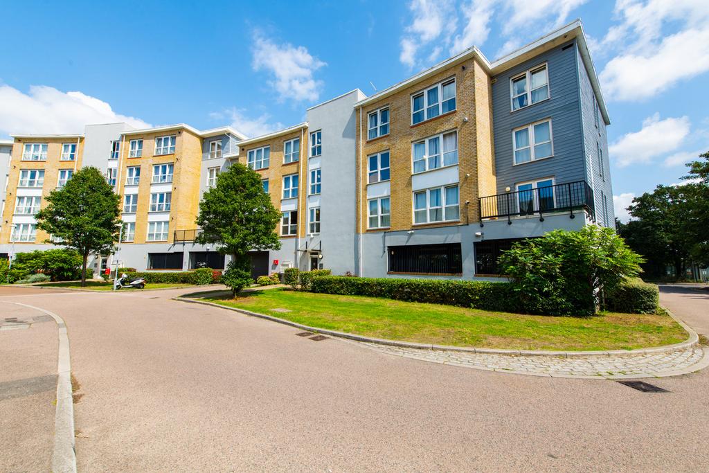 Fisgard Court, Gravesend, DA12 1 bed apartment - £160,000
