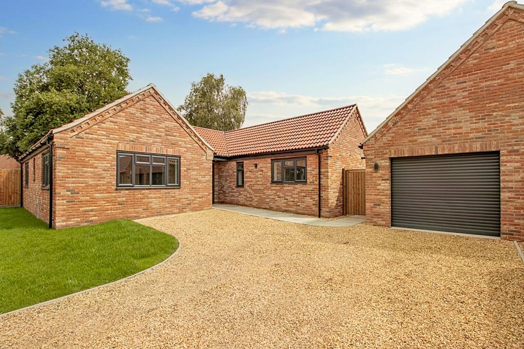 School Road, Necton 3 bed detached bungalow for sale - £450,000